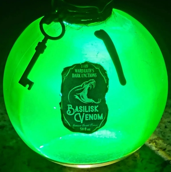 Art | Basilisk Venom Potion Bottle Color Changing Wizarding Prop ...